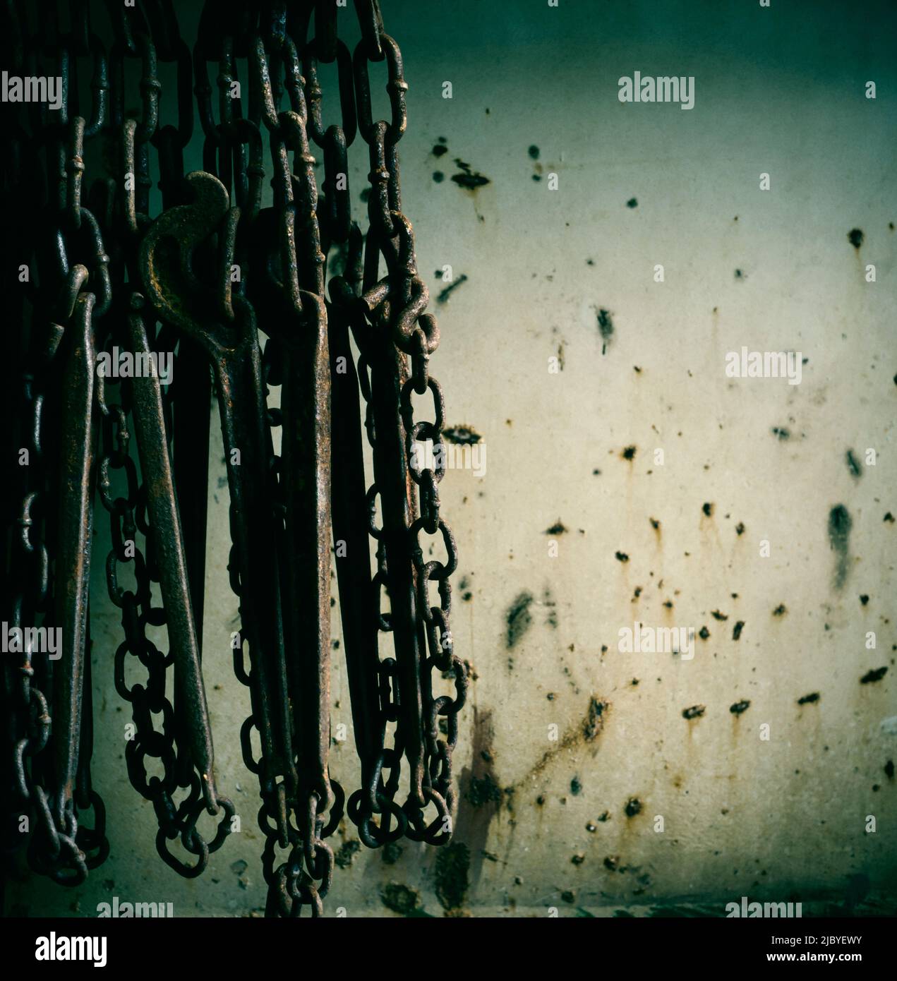 Colour chains hi-res stock photography and images - Alamy