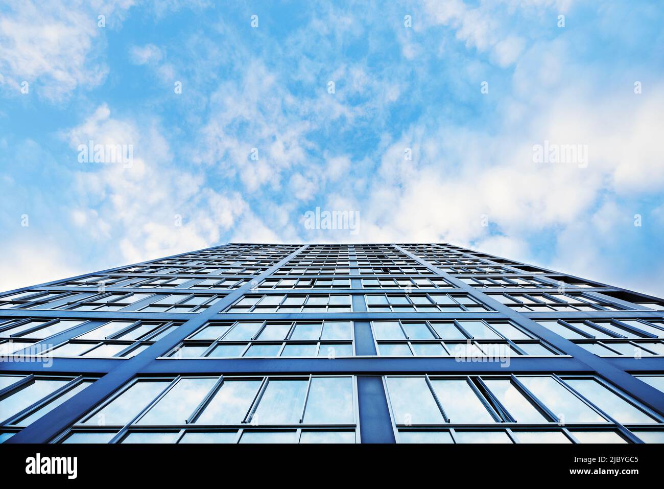 High rise building horizontal hi-res stock photography and images - Alamy