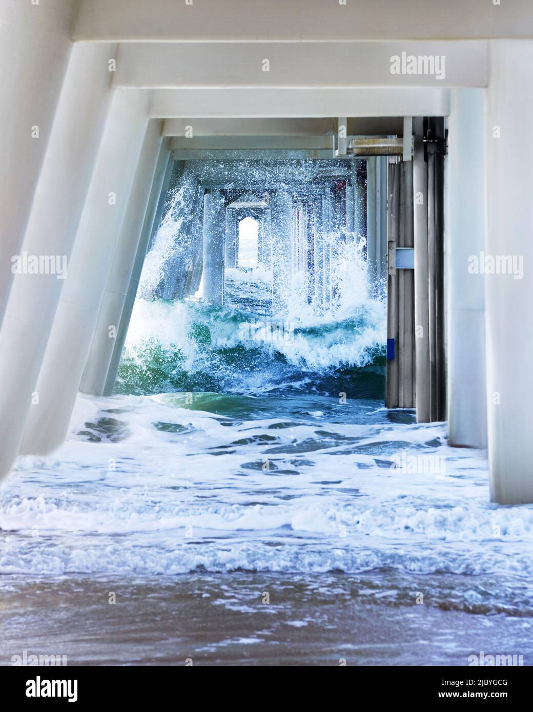 Rushing ocean hi-res stock photography and images - Alamy