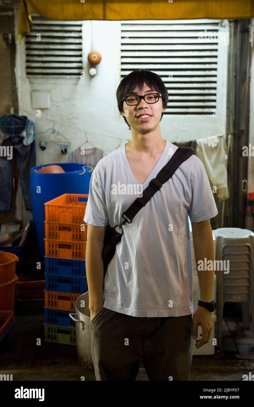 Man alleyway night hi-res stock photography and images - Alamy