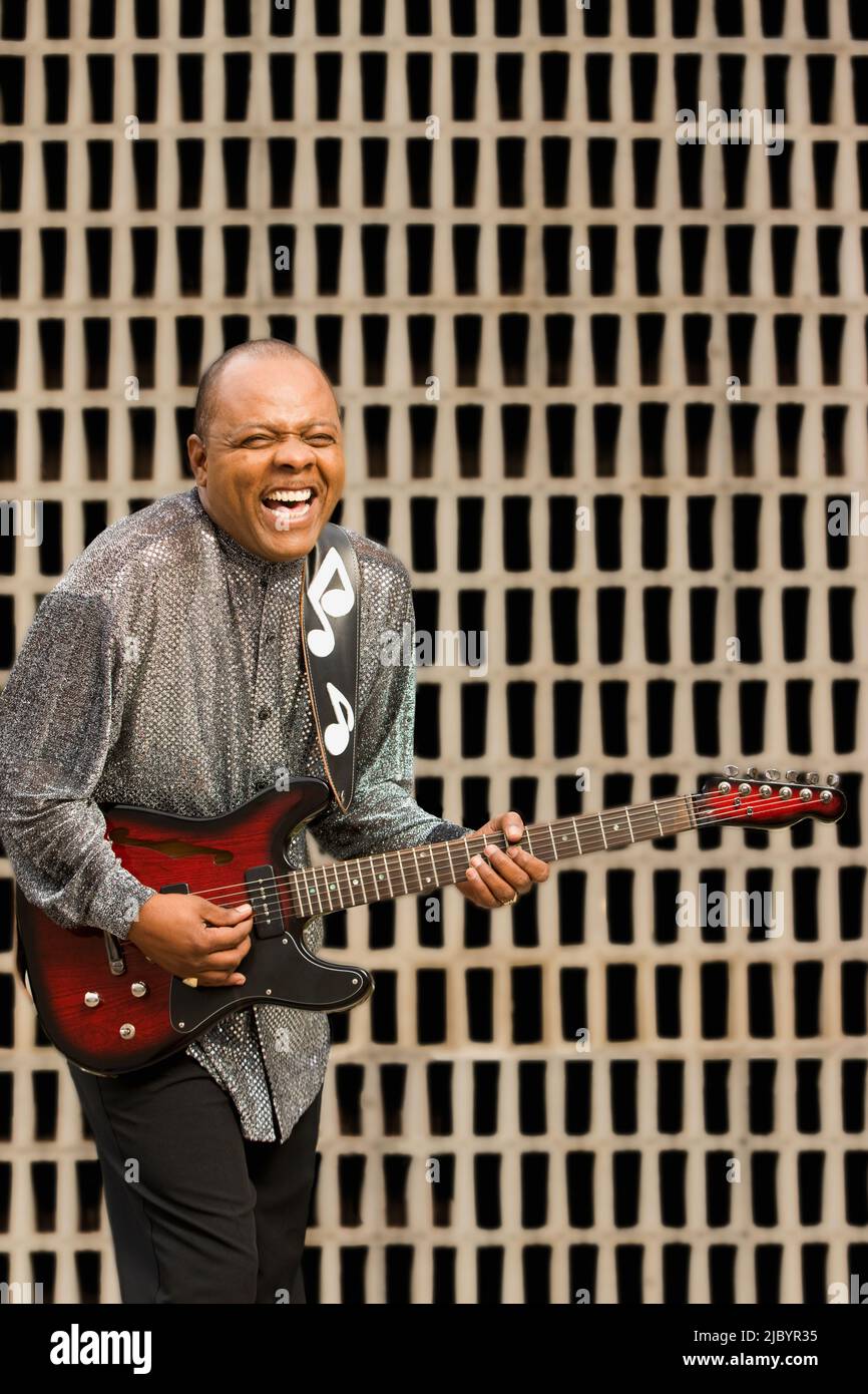 African musician playing electric guitar Stock Photo - Alamy