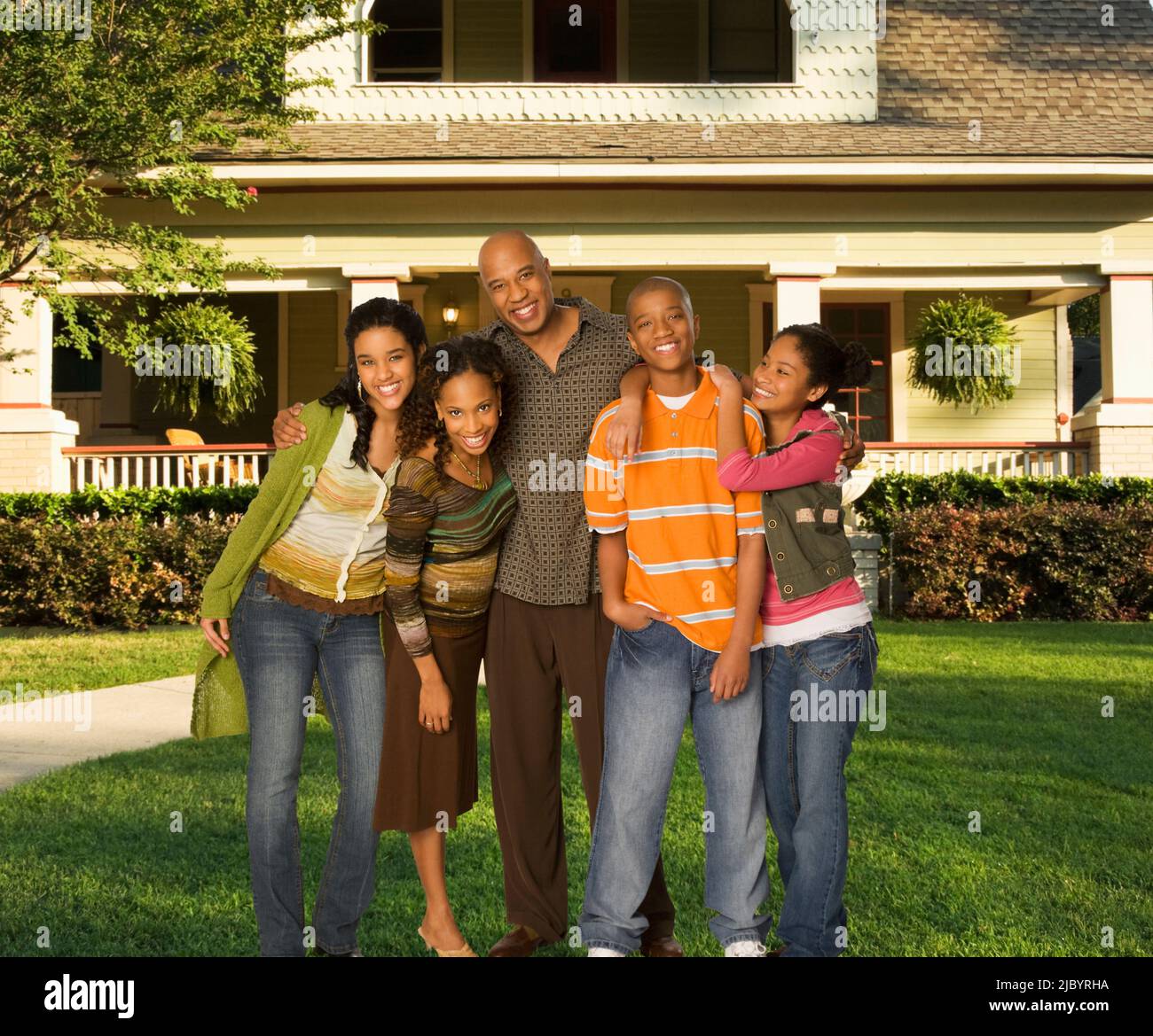 Indian dad and daughter hugging hi-res stock photography and images - Alamy
