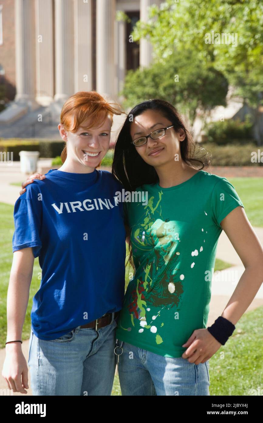 Group friends posing campus hi-res stock photography and images - Alamy