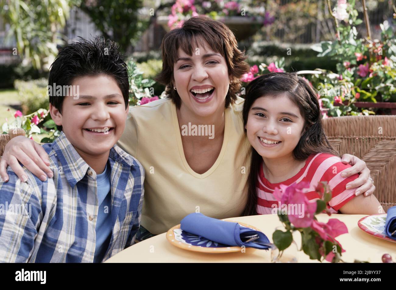 Hispanic mother son daughter teen girl family hi-res stock photography ...