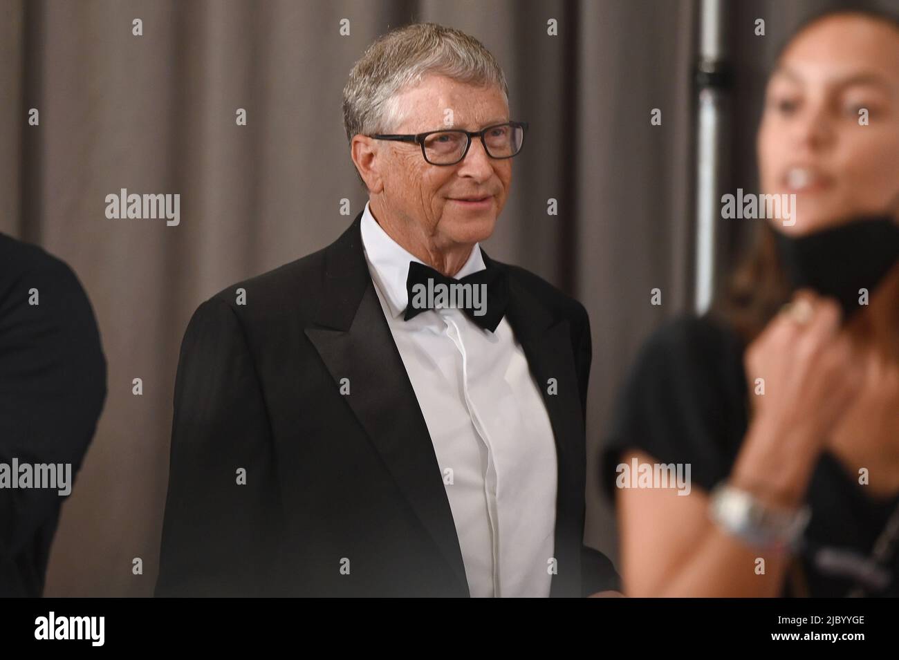 New York, USA. 08th June, 2022. Bill Gates walking on the red carpet as ...
