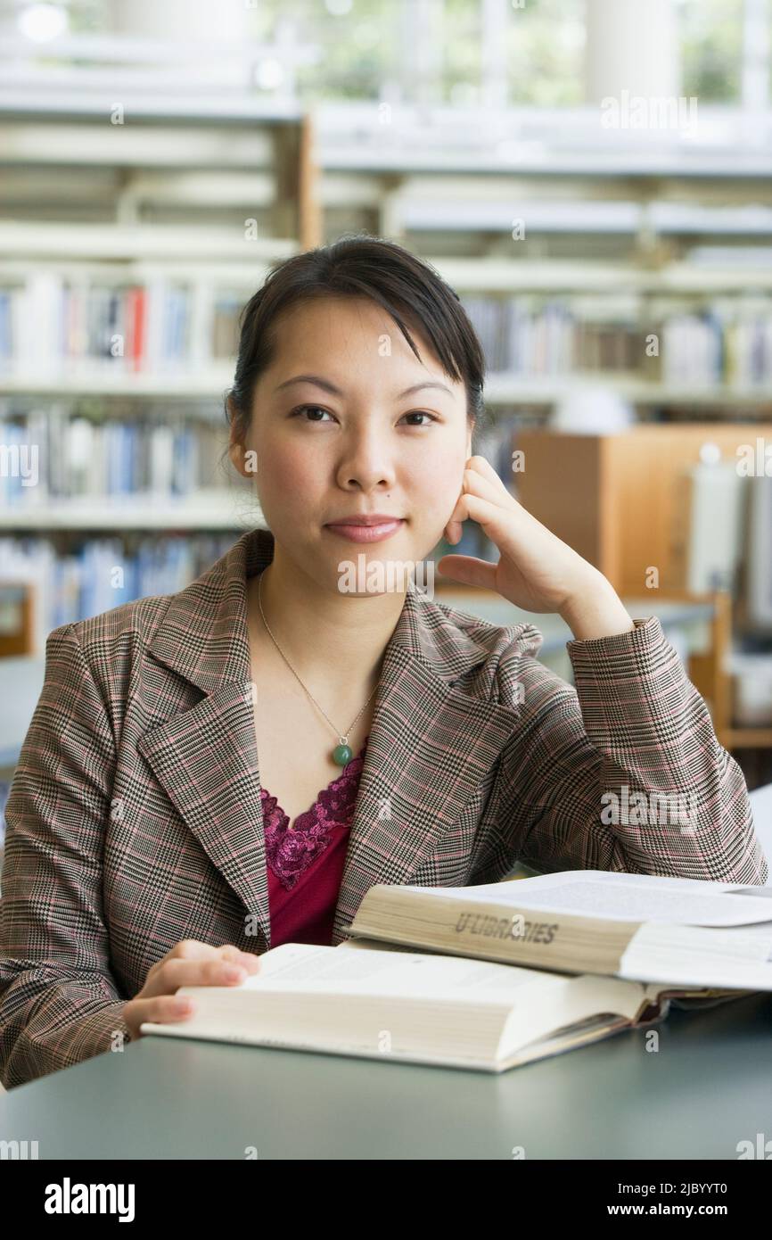 Student schoolwork in library hi-res stock photography and images - Alamy