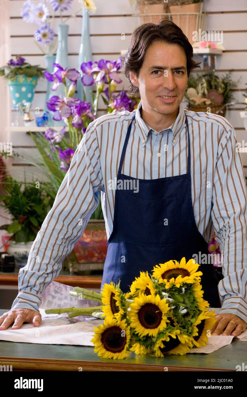 Work florist composing bouquet hi-res stock photography and images - Alamy