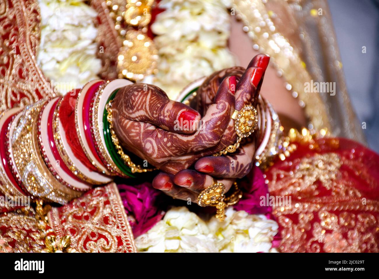 The hindu wedding ceremony. Details of traditional indian wedding ...