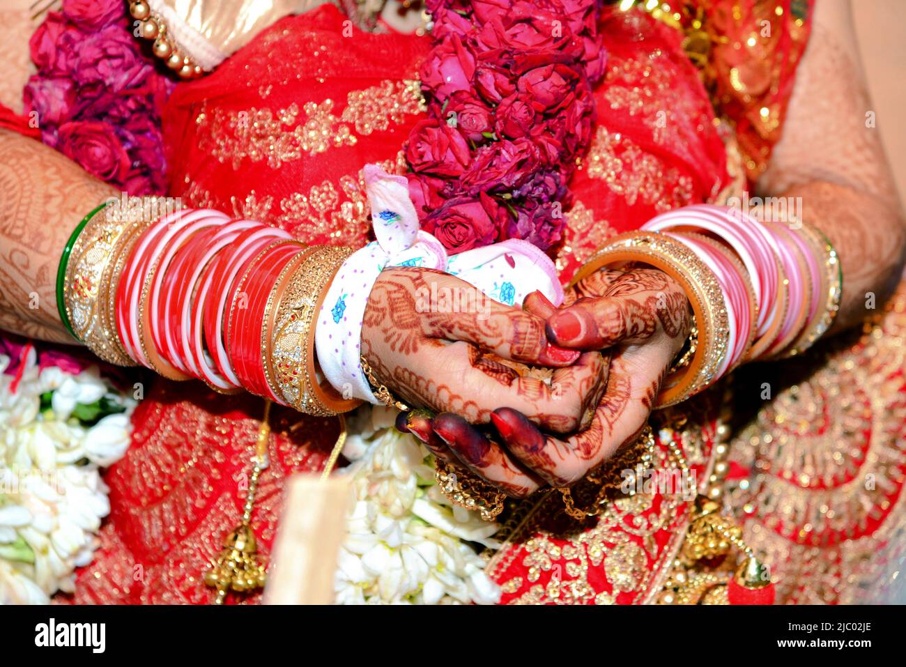 Hindu wedding ceremony. Details of traditional indian wedding in india ...