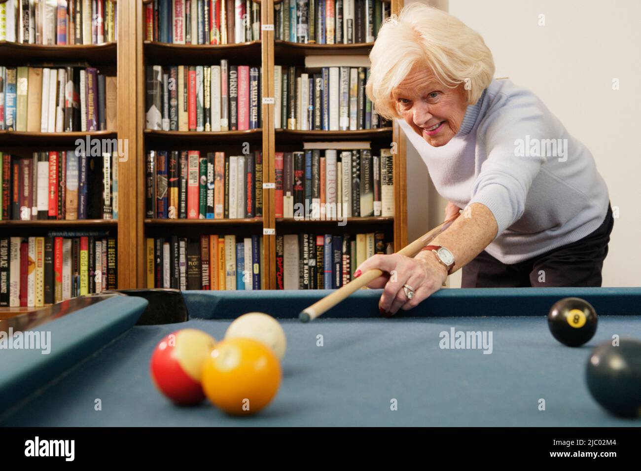 Shooting pool hi-res stock photography and images - Alamy