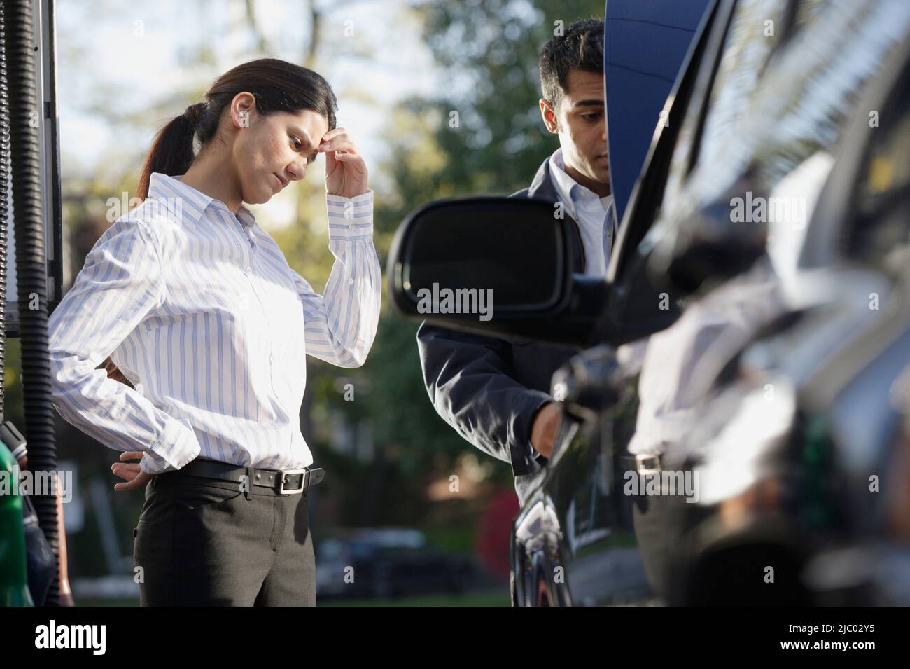 Young couple fixing car hi-res stock photography and images - Alamy