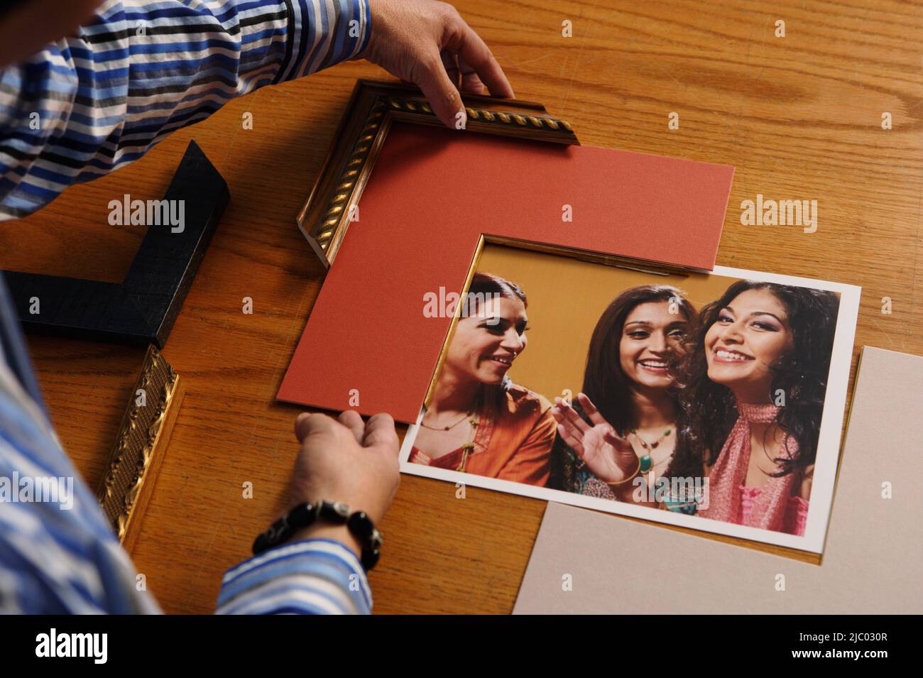Man framing a picture Stock Photo - Alamy