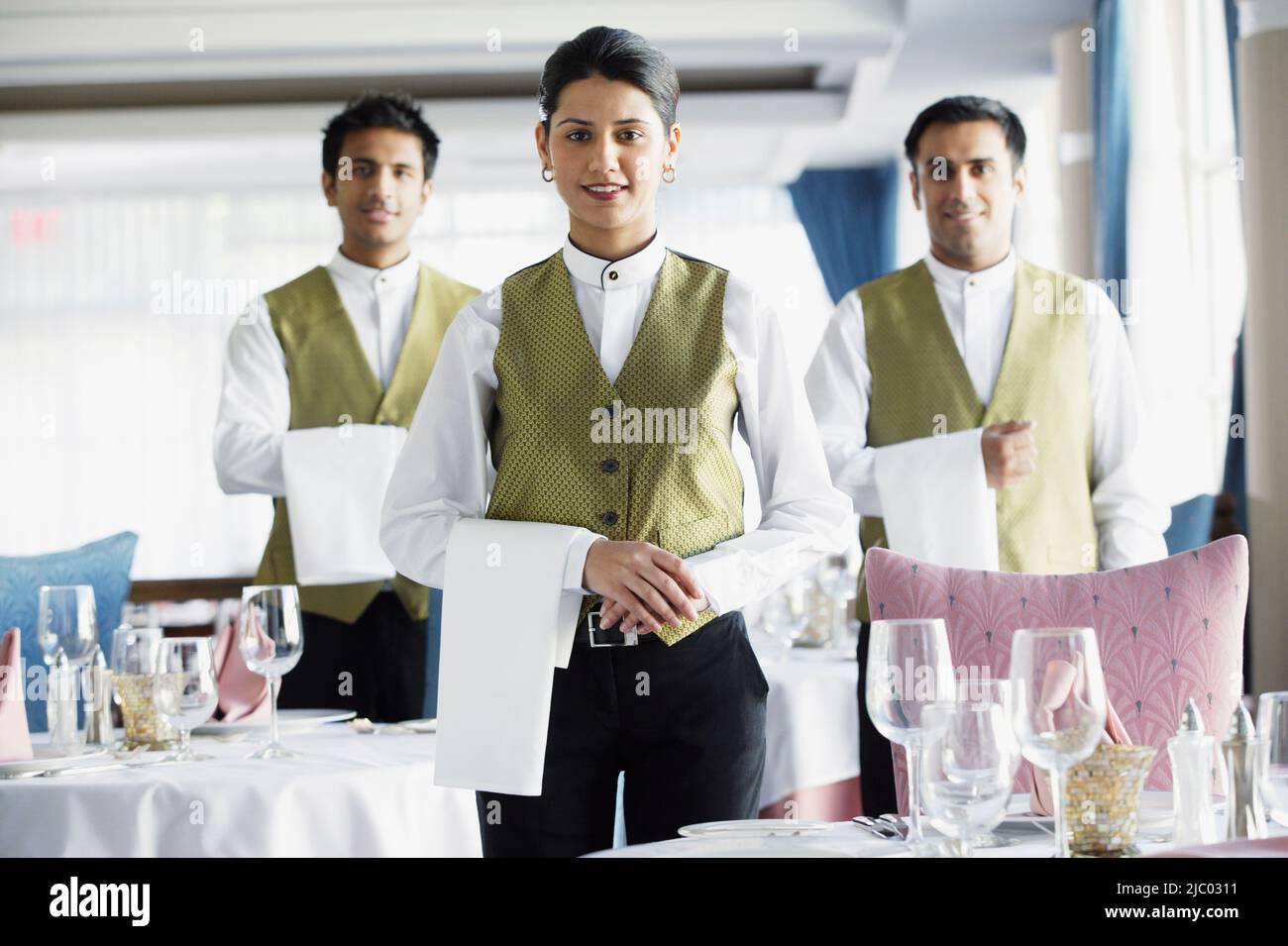 Indian waiters hi-res stock photography and images - Alamy