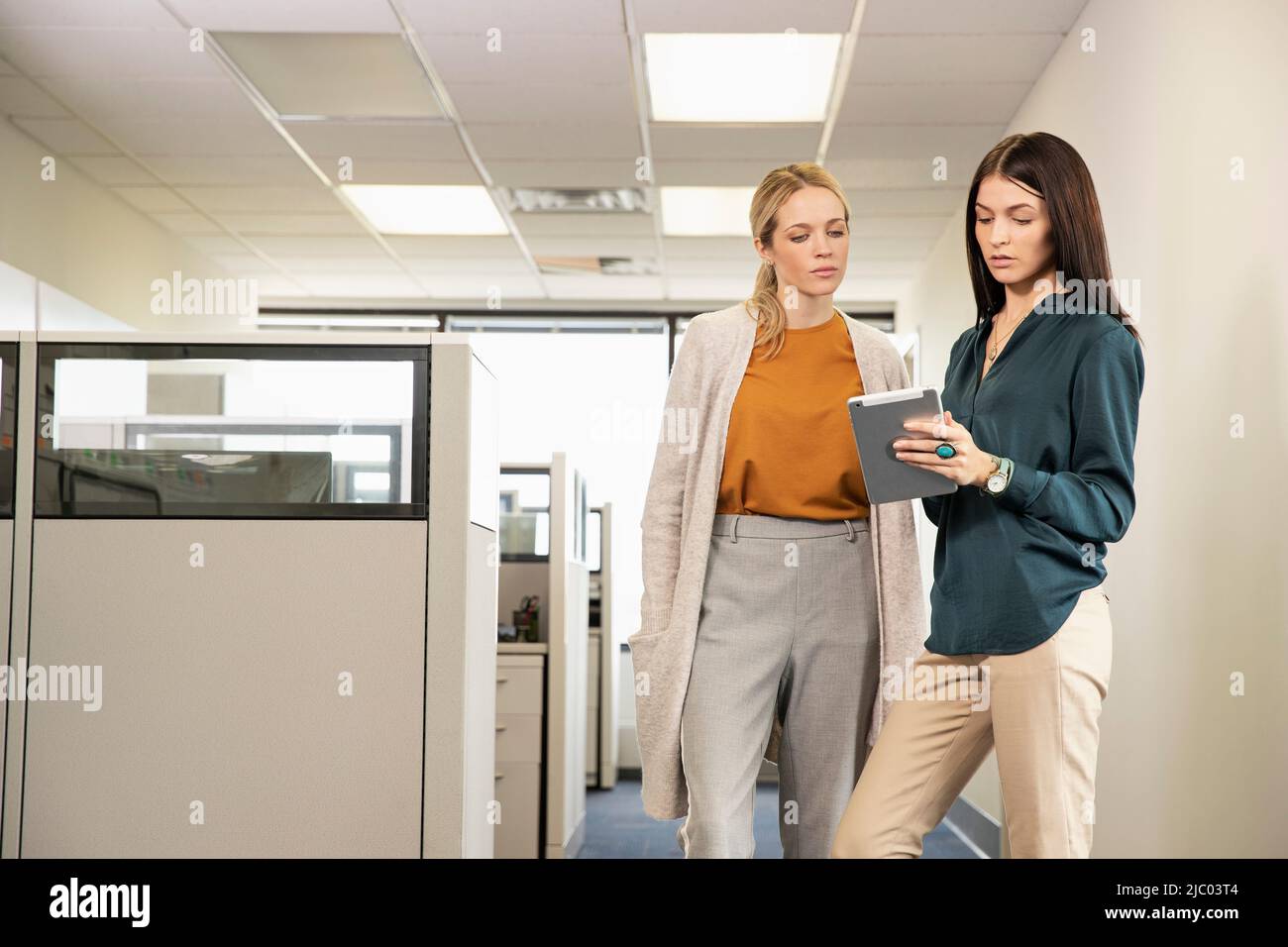 Native american workers hi-res stock photography and images - Alamy