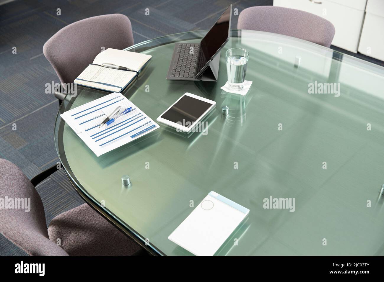 Birds eye view table conference hi-res stock photography and images - Alamy