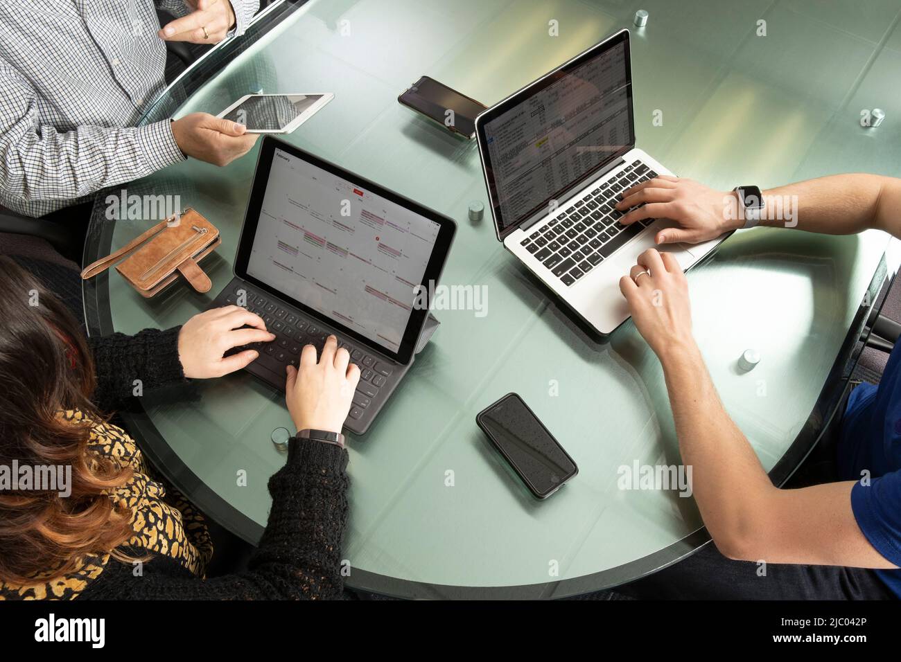 Birds eye view table conference hi-res stock photography and images - Alamy
