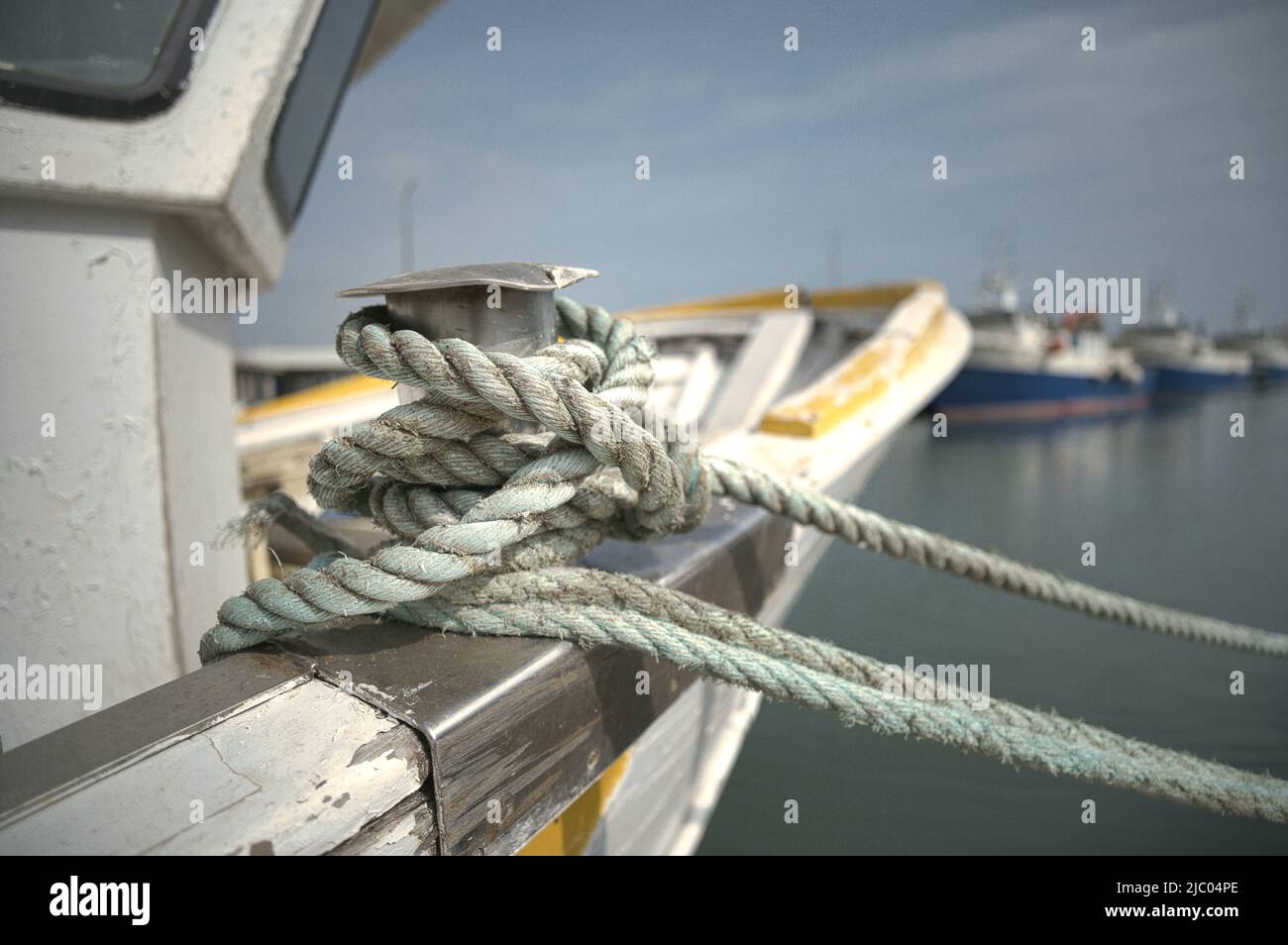 Detail of a mooring line on a boat Stock Photo - Alamy