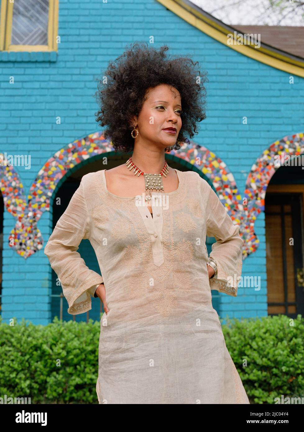 Woman in front of house angry hi-res stock photography and images - Alamy