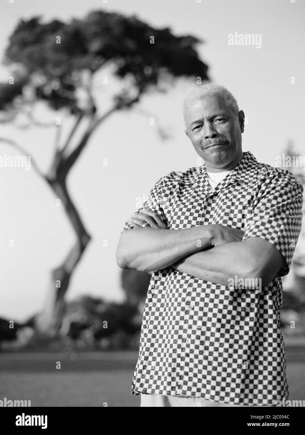 Folded arms man Black and White Stock Photos & Images - Alamy