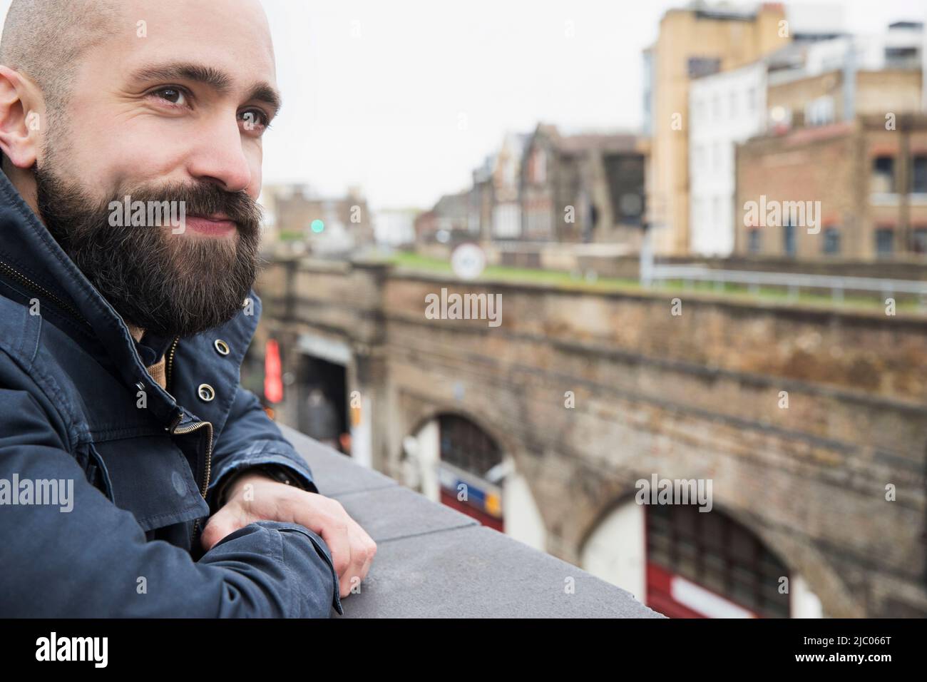Rooftop ledge hi-res stock photography and images - Alamy