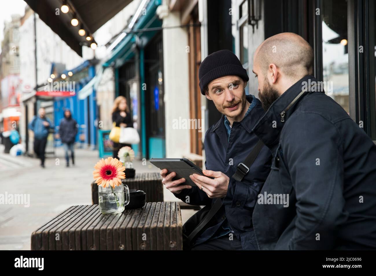 Shoreditch outdoor cafe hi-res stock photography and images - Alamy