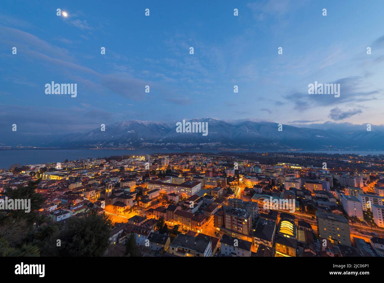 Full moon over snow capped hi-res stock photography and images - Alamy