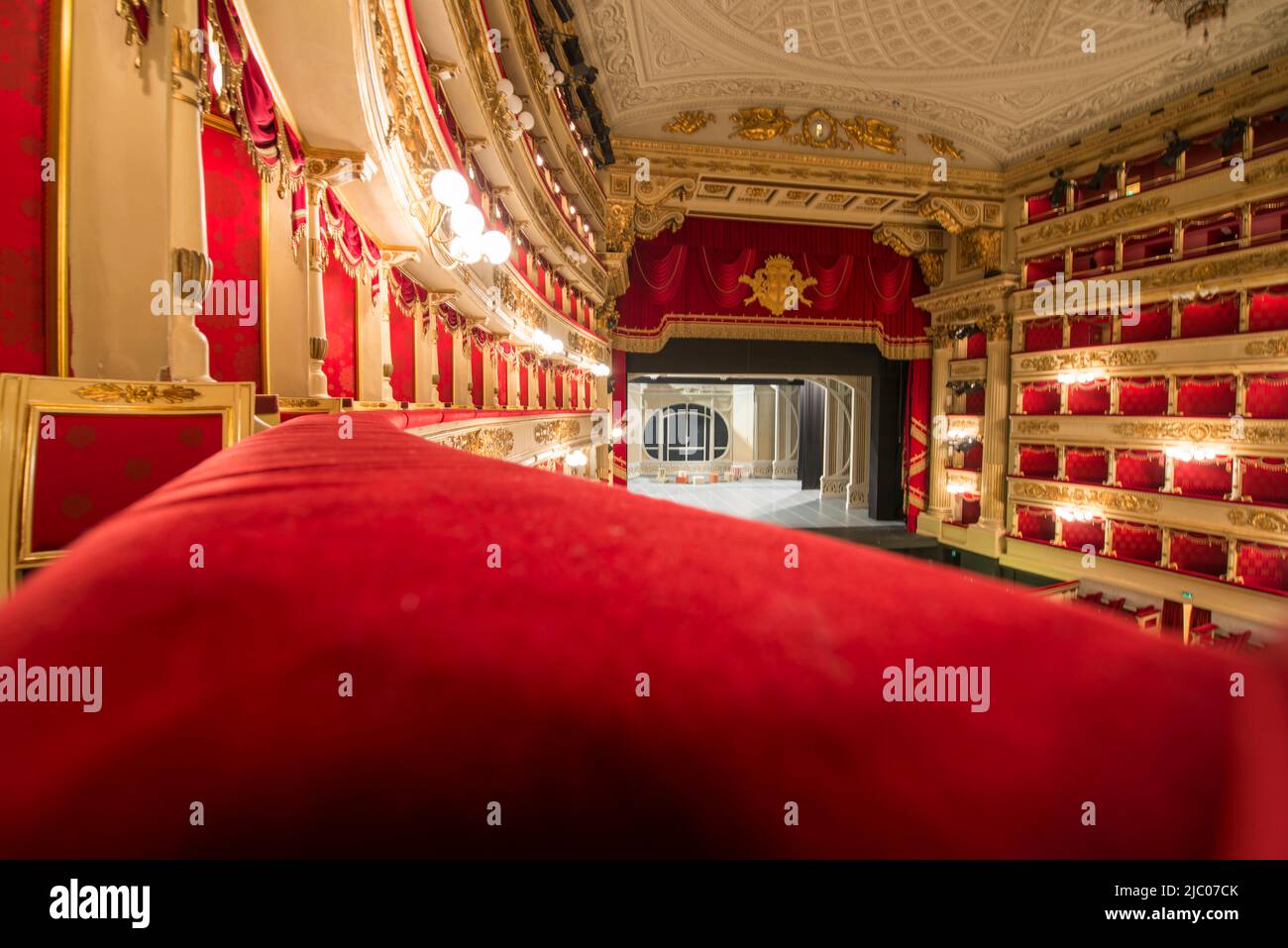 Piazza della scala beauty hi-res stock photography and images - Alamy
