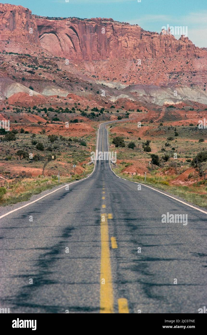Route 66 mountain range hi-res stock photography and images - Alamy