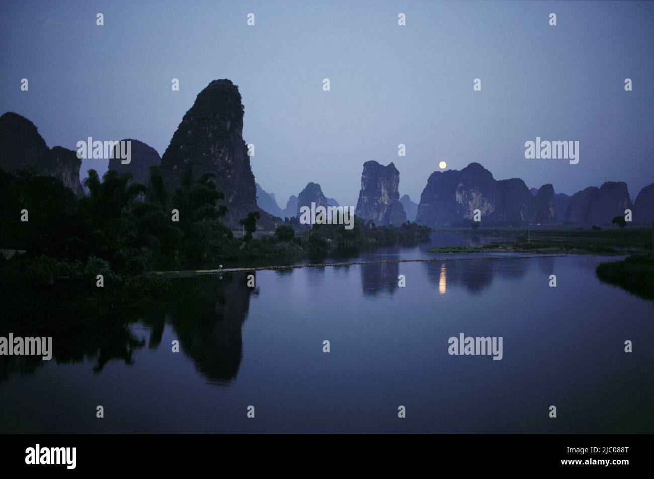 Reflections of mountains in the water, Yangshuo, Guangxi Province ...