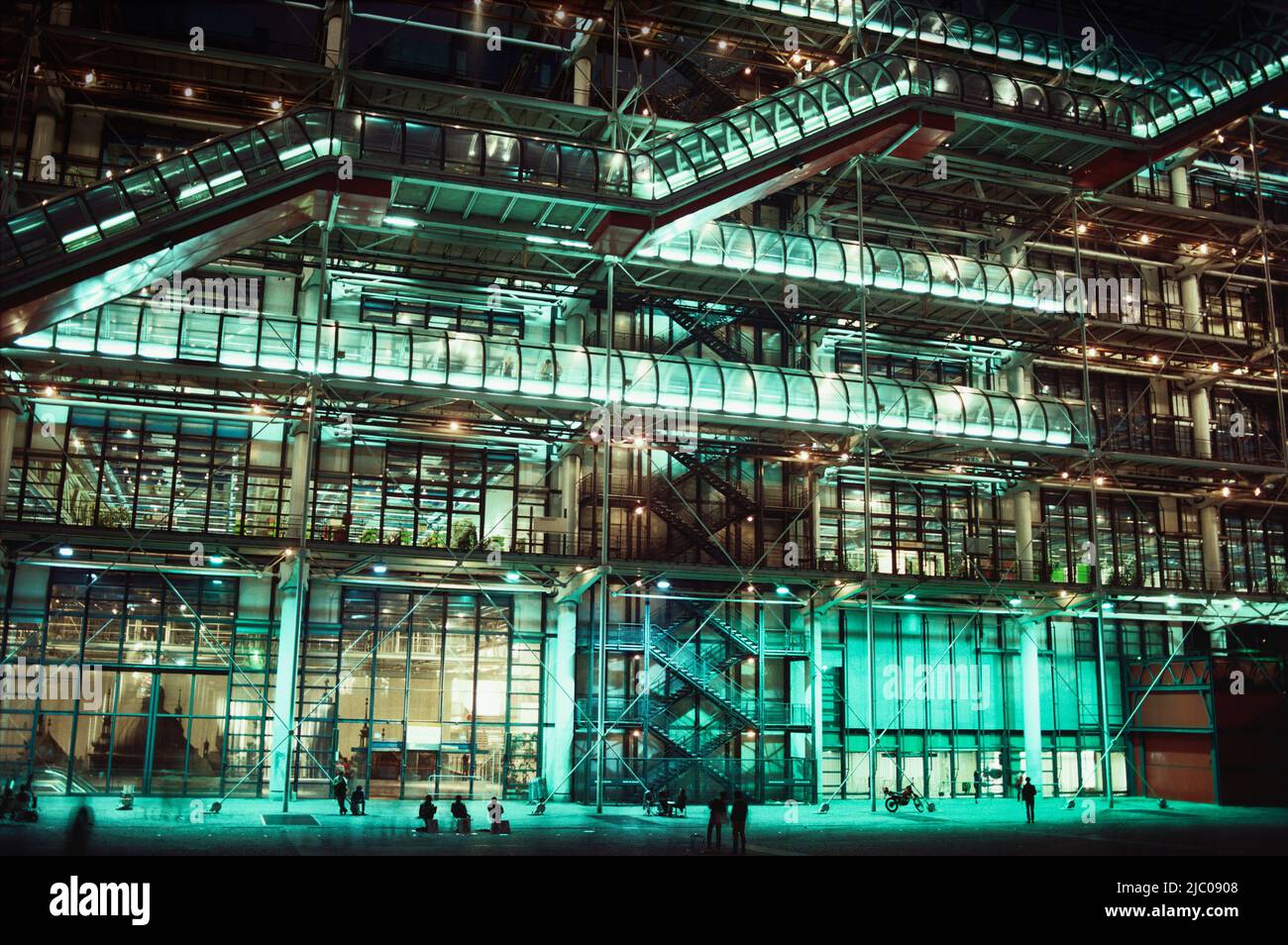 Centre georges pompidou at night hi-res stock photography and images ...