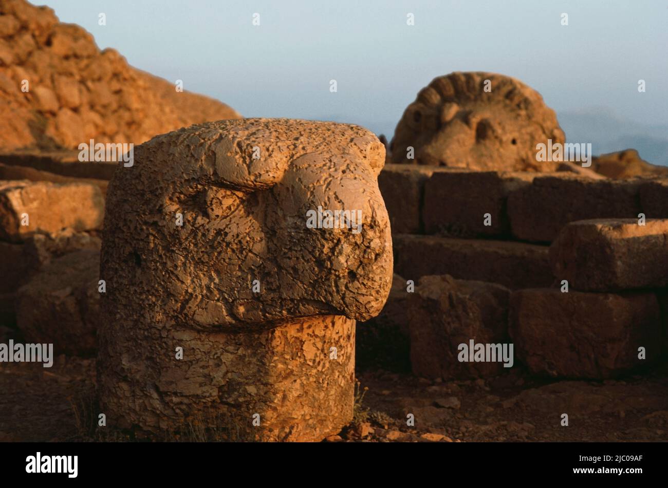Stone statues at Mount Nemrut, Turkey Stock Photo - Alamy