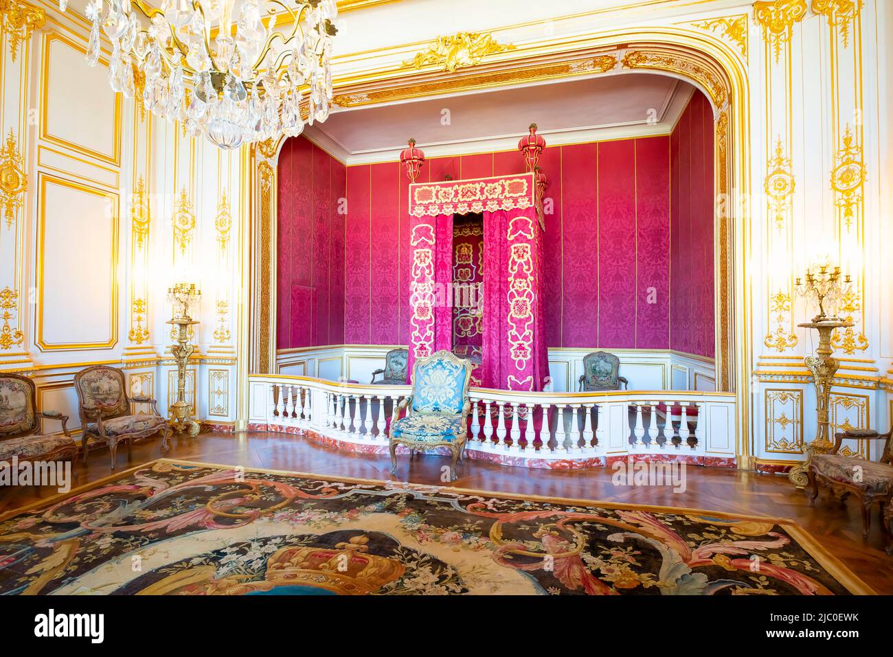 Louis XIV's ceremonial bedroom, Chateau de Chambord, Loire Valley ...
