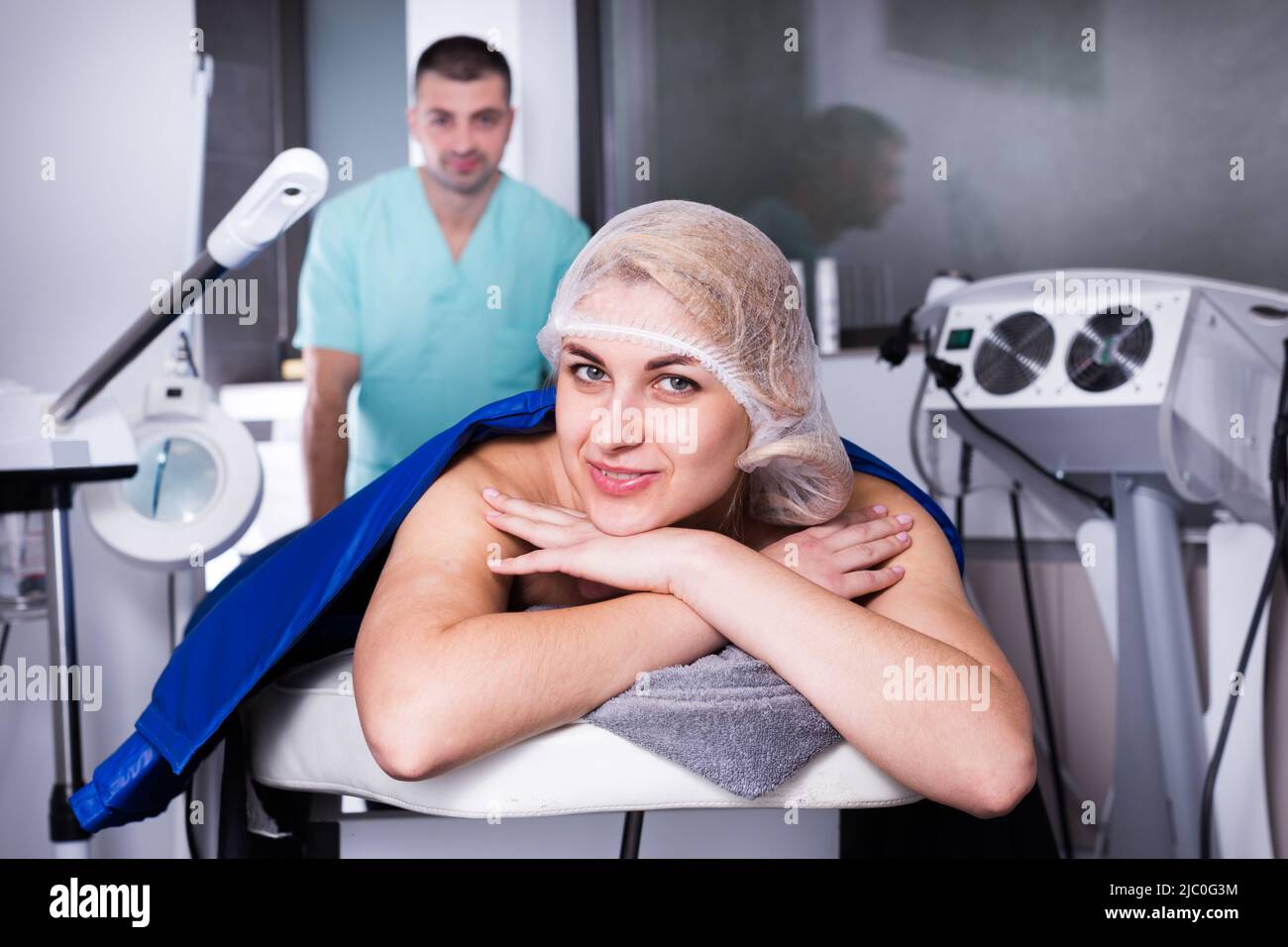 Body wrap and salon hi-res stock photography and images - Alamy