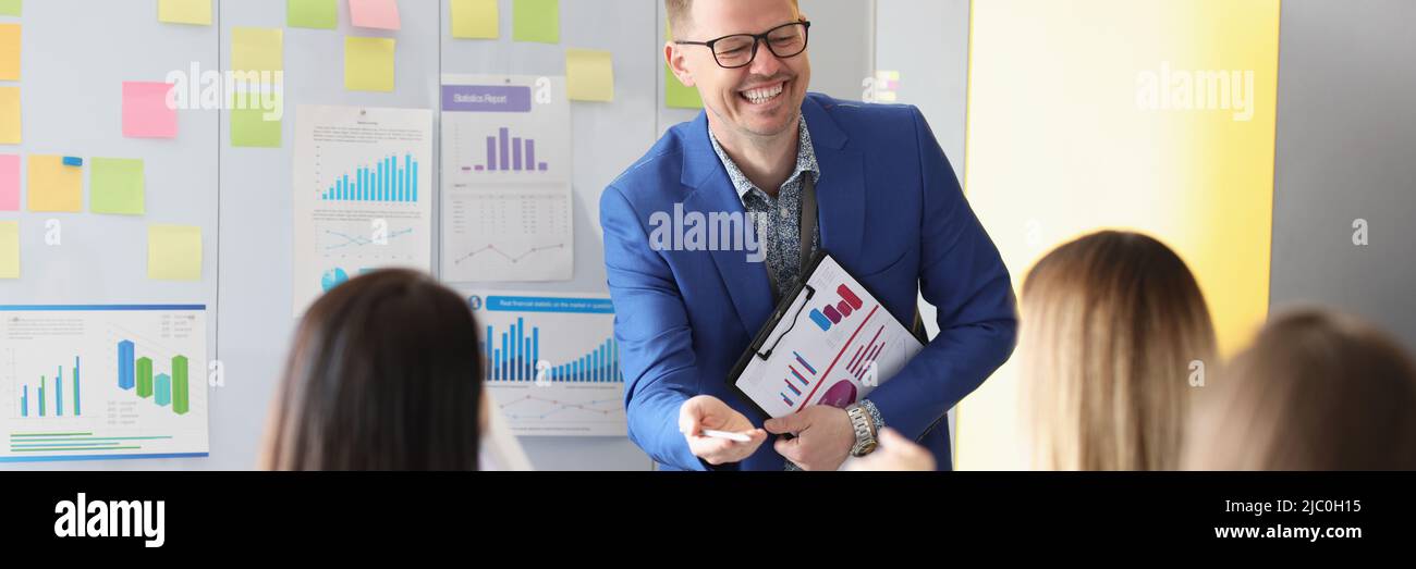 Man stand laughing hi-res stock photography and images - Alamy