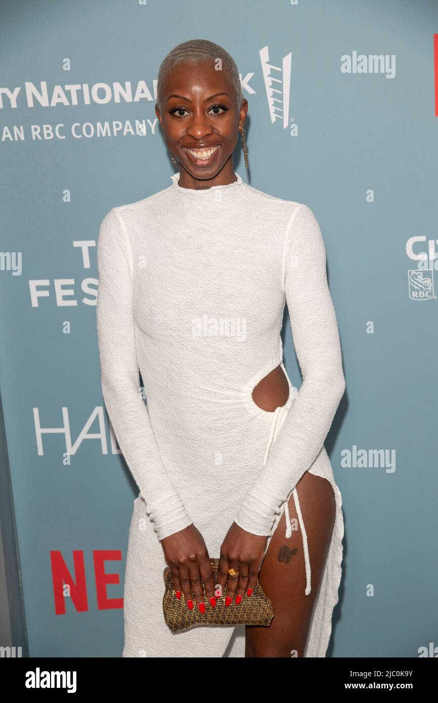 NEW YORK, NEW YORK - JUNE 08: Oge Egbuonu attends the "Halftime ...