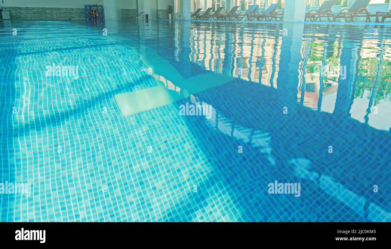 Empty hotel swimming pool hi-res stock photography and images - Alamy