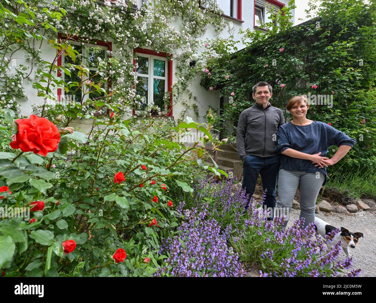 Zechin, Germany. 01st June, 2022. Susanne and Gerard Reid stand in ...