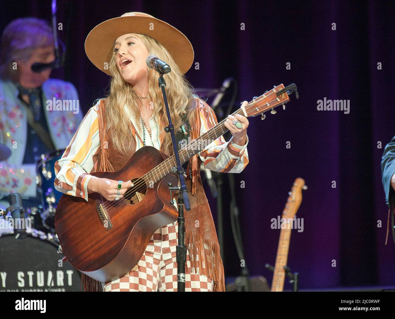 Lainey wilson performs hi-res stock photography and images - Alamy