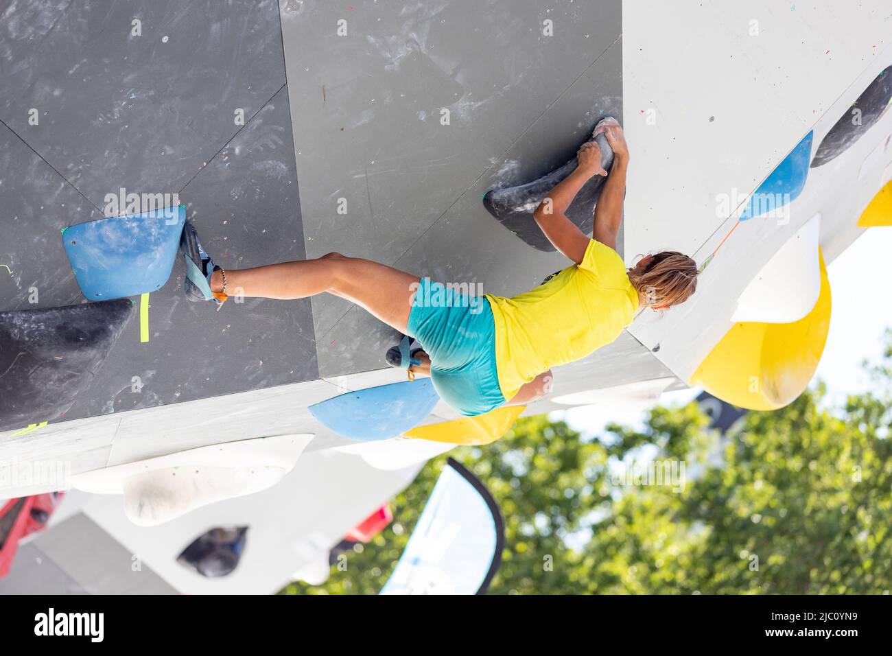 Mountain climber exercise man gym hi-res stock photography and images ...