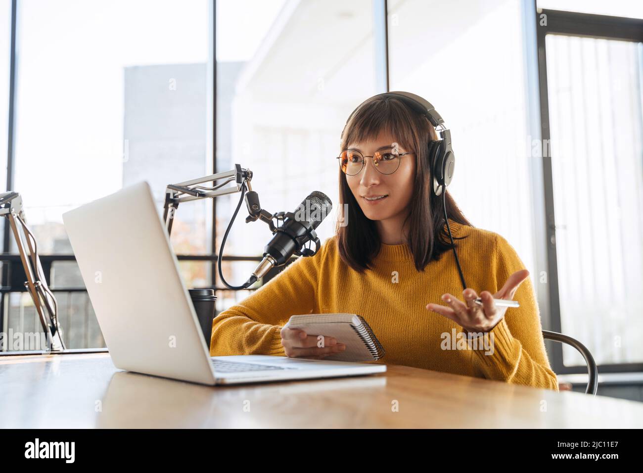 Talking into a microphone hi-res stock photography and images - Alamy