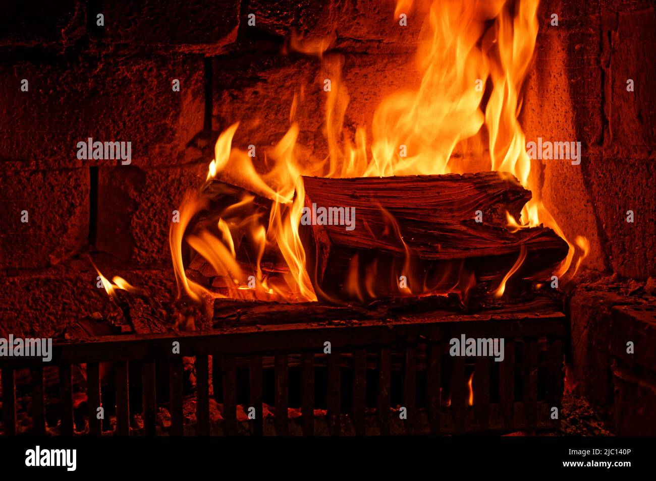 Home large open fire hi-res stock photography and images - Alamy