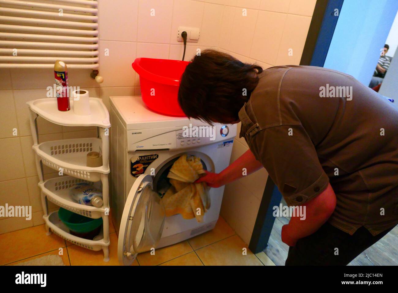 Non Exclusive: ODESA, UKRAINE - JUNE 7, 2022 - A resident loads the ...