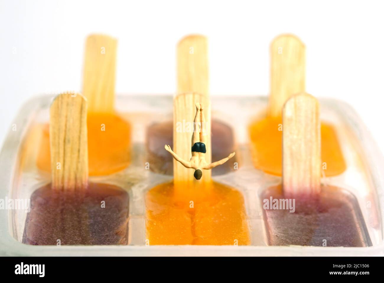 Springboard diving hi-res stock photography and images - Alamy