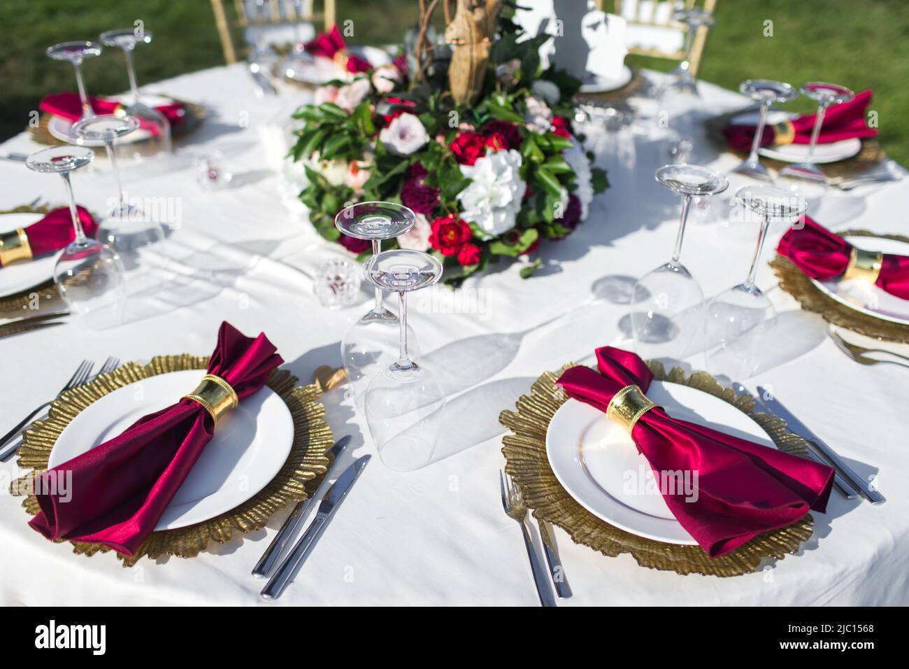 Table set for wedding or another catered event dinner Stock Photo - Alamy