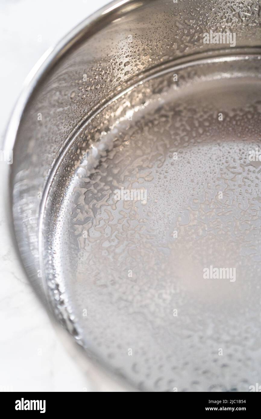 Multicooker insert hi-res stock photography and images - Alamy