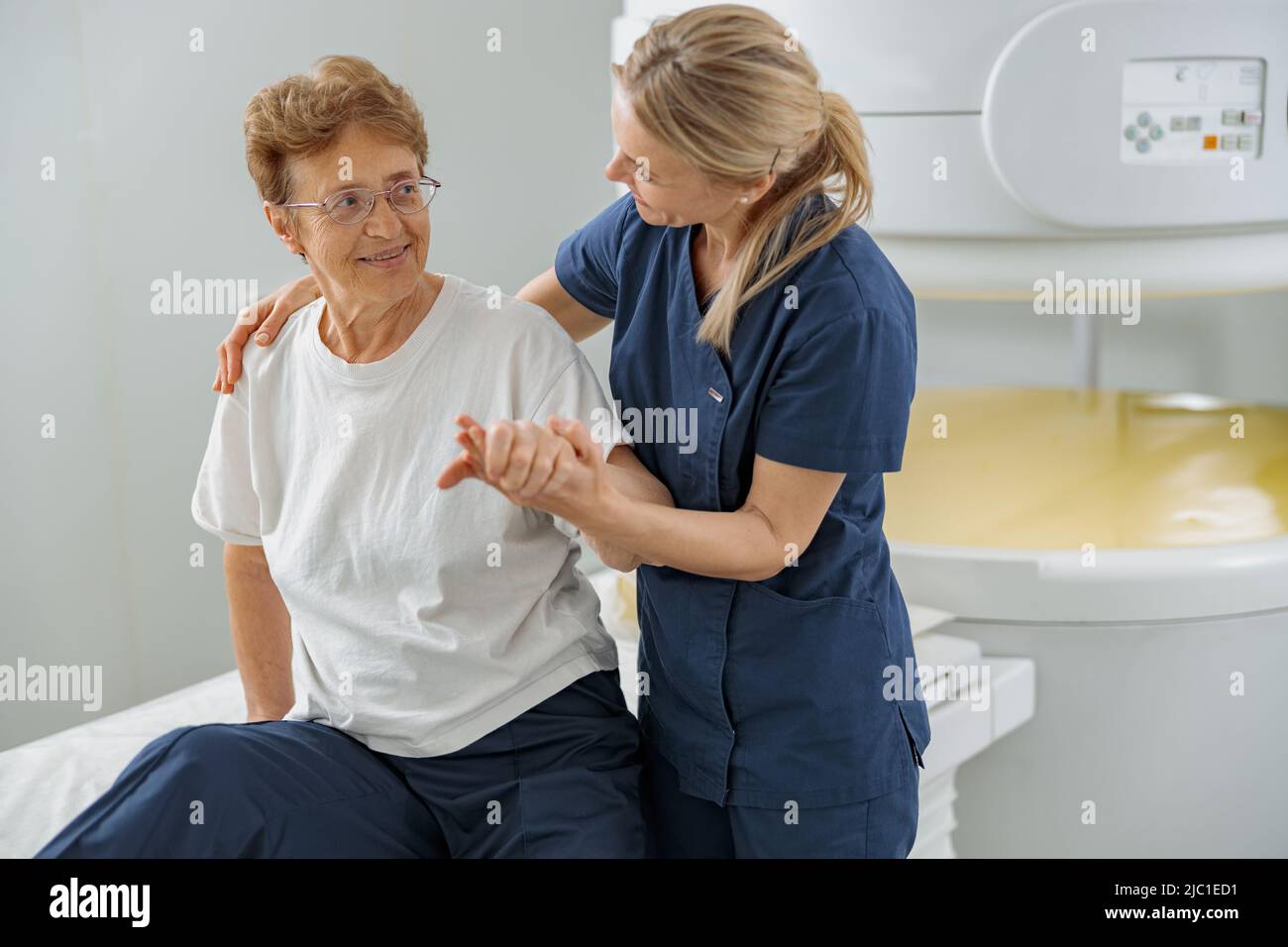 Ct scan machine in hospital hi-res stock photography and images - Alamy