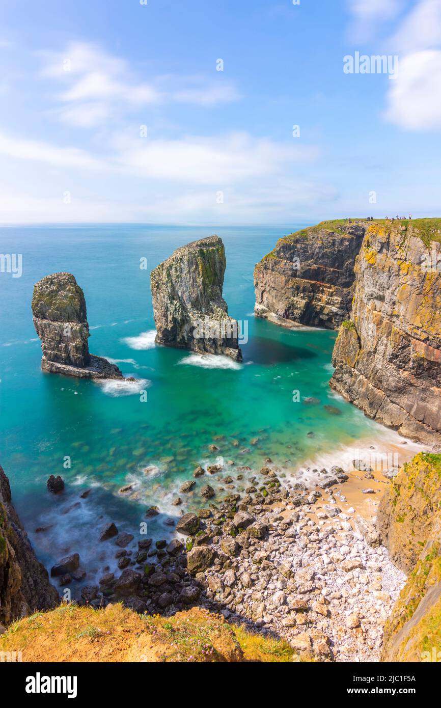 Stack rocks pembrokeshire coast hi-res stock photography and images - Alamy