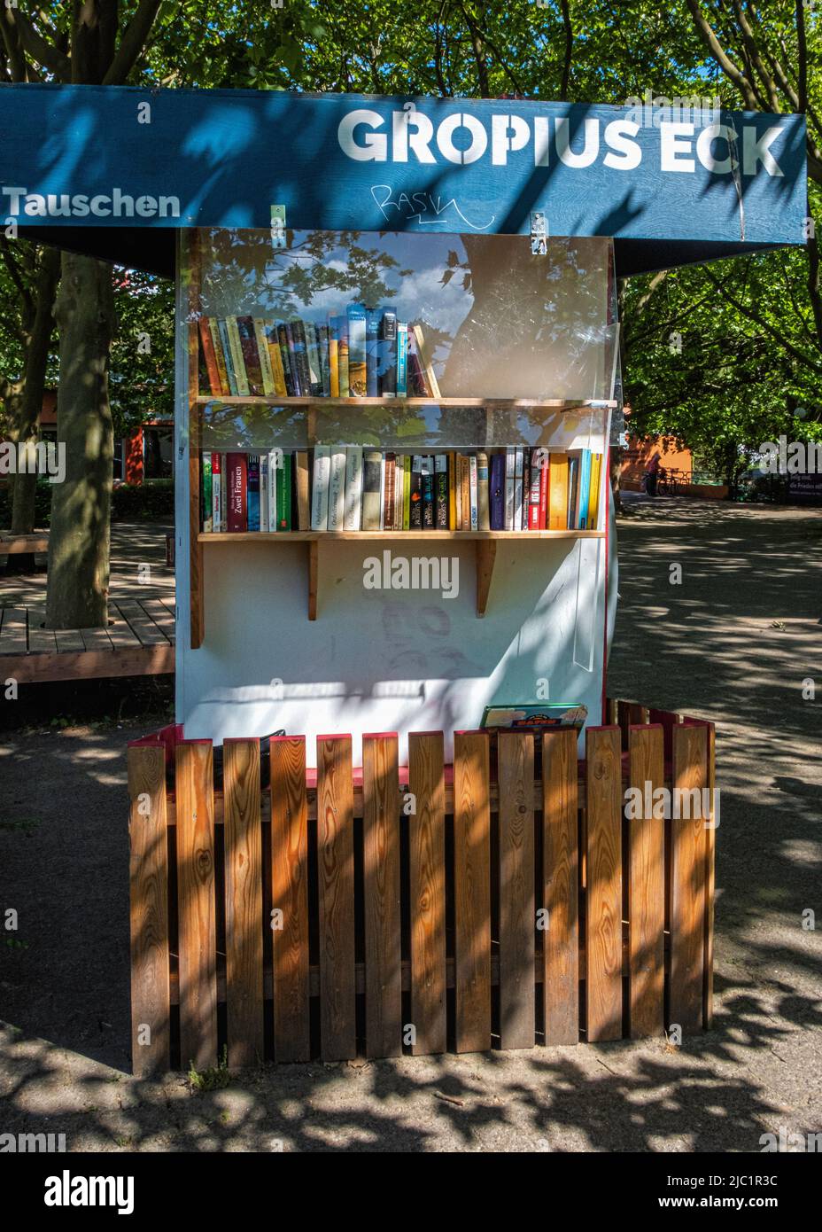 Triangular kiosk hi-res stock photography and images - Alamy