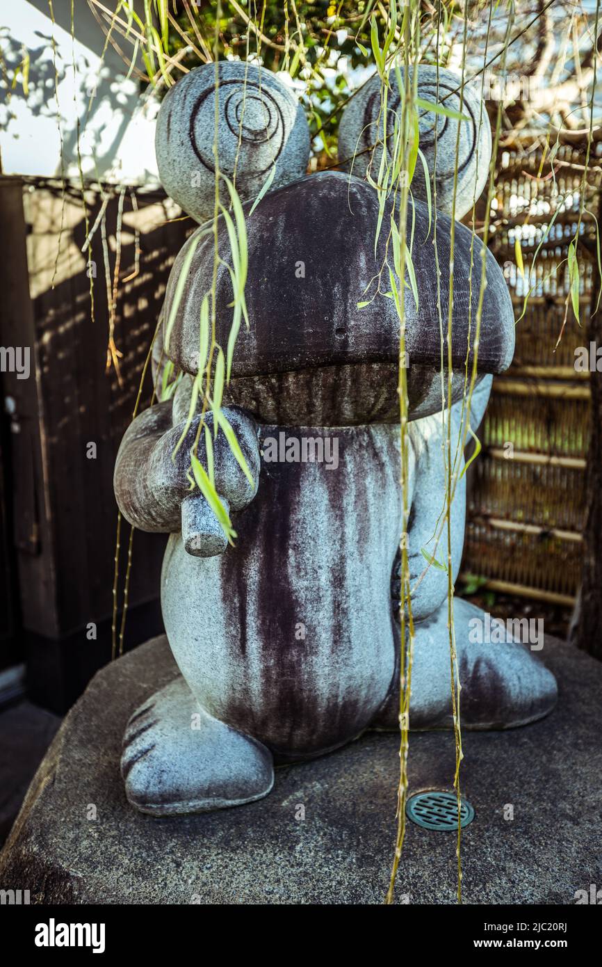 Sculpture of Frogs fighting near the entrance to Nawate dori in ...