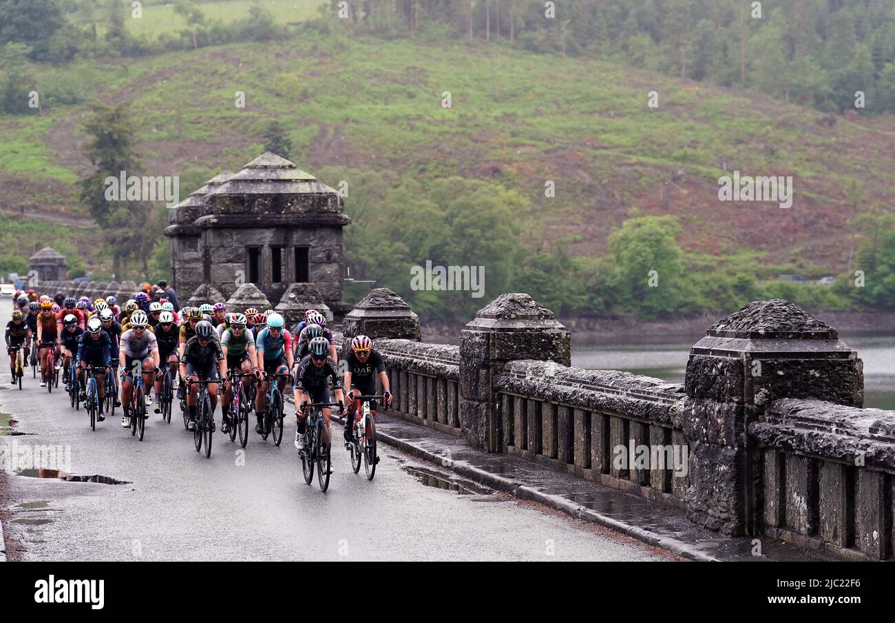 The peloton passes Lake Vyrnwy during stage four of The Women's Tour ...
